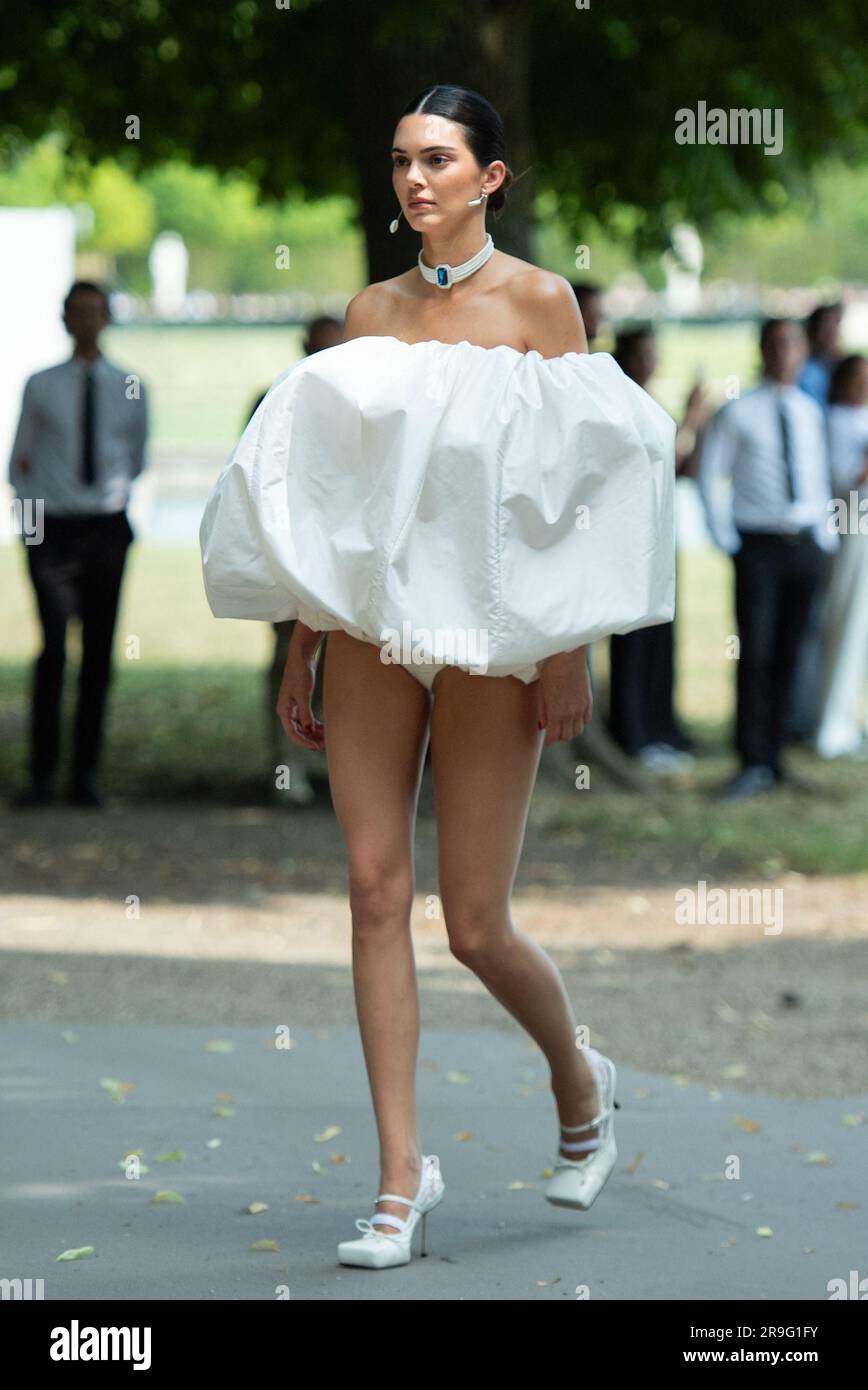 Paris, France. 26th June, 2023. Kendall Jenner walks the runway during the Jacquemus Fashion ...