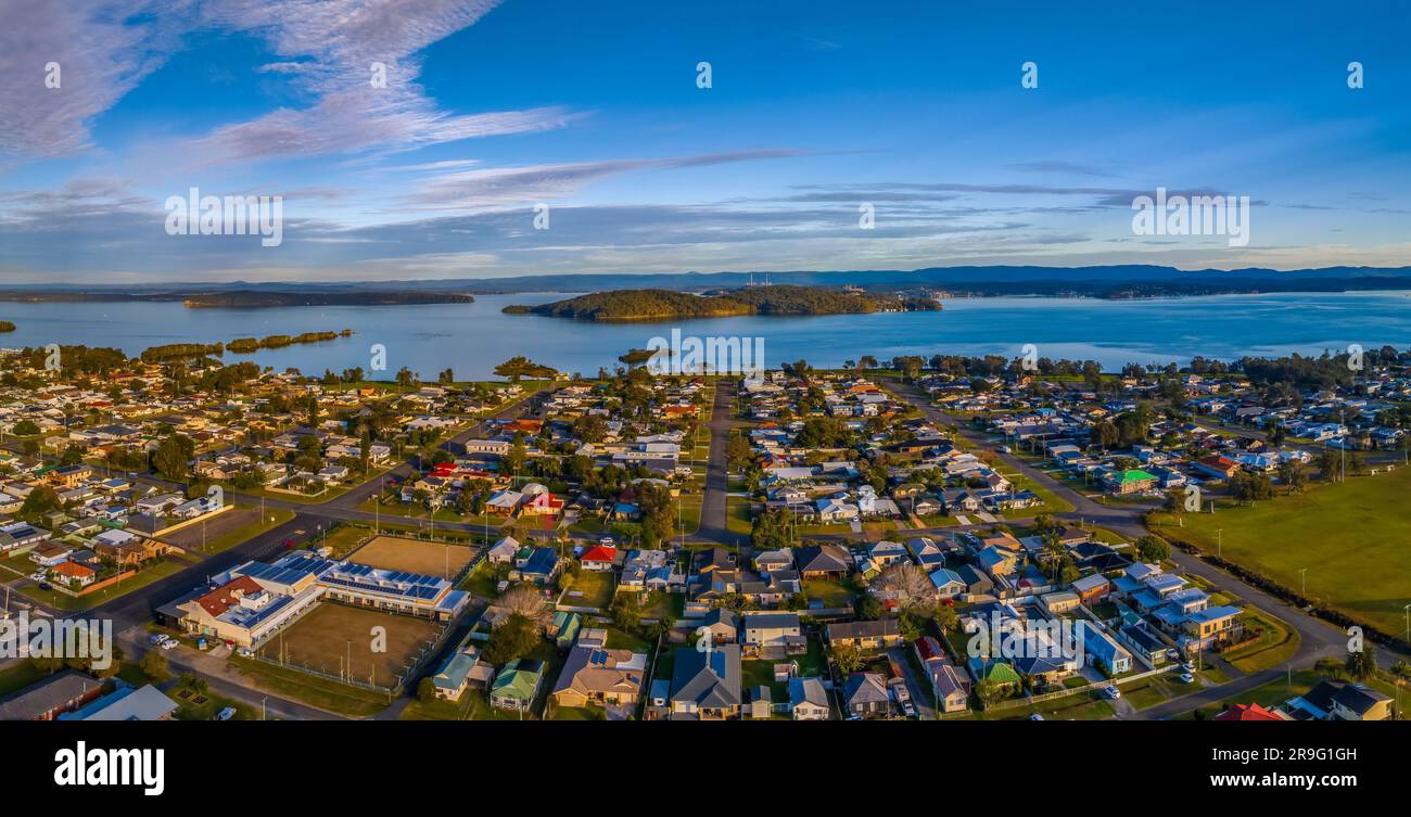 Swansea is a town at the entrance to Lake Macquarie from the Pacific ...