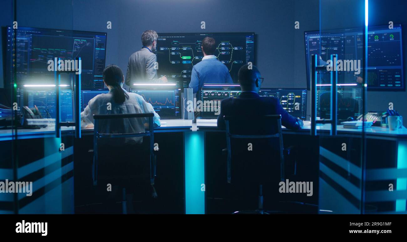 Team data center programmers ai hi-res stock photography and images - Alamy
