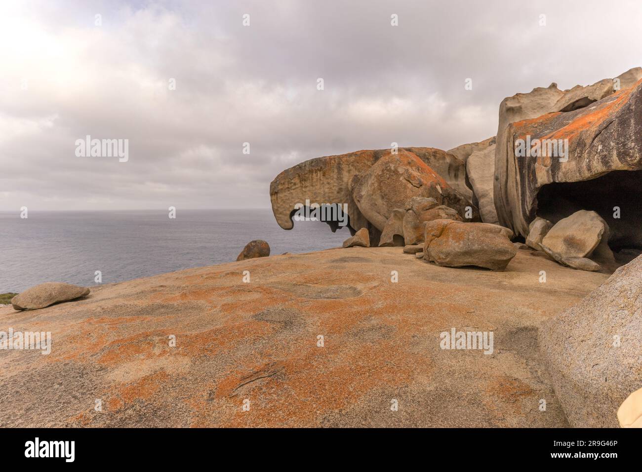 Sit­ting high rocky plat­forms above the sea, Remark­able Rocks’ sur­re ...