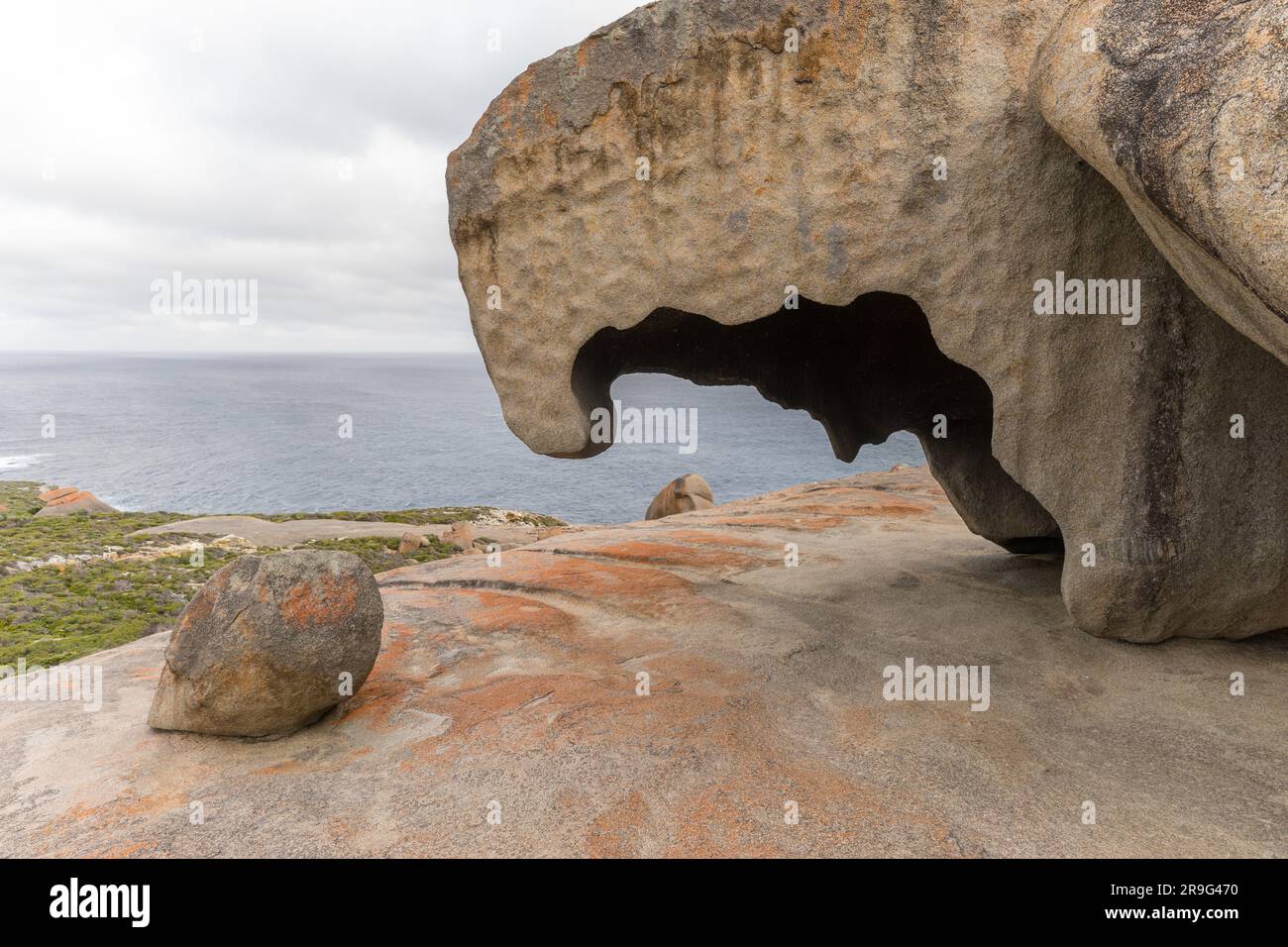 Sit­ting high rocky plat­forms above the sea, Remark­able Rocks’ sur­re ...