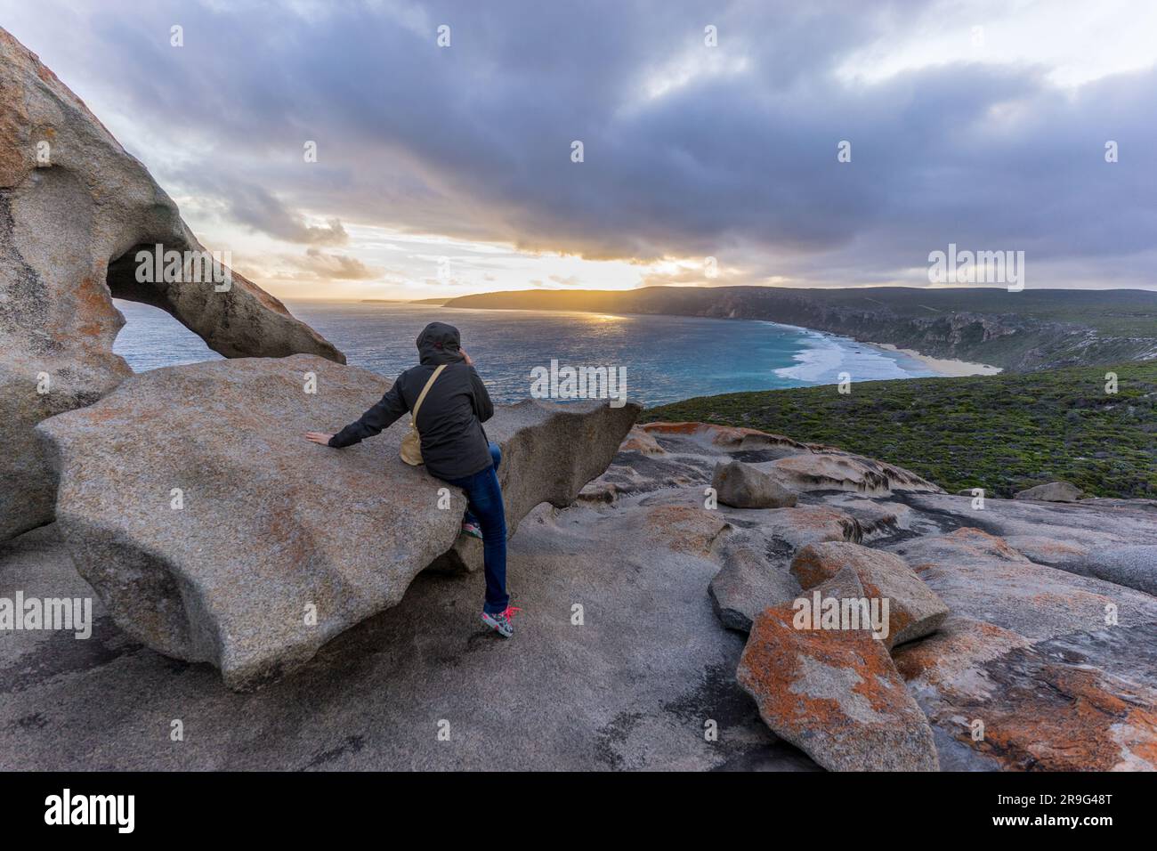 Sit­ting high rocky plat­forms above the sea, Remark­able Rocks’ sur­re ...