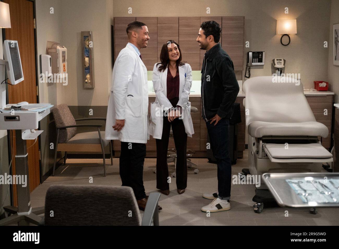 HOW I MET YOUR FATHER, from left: Langston Kerman, Ashley Reyes, Suraj ...