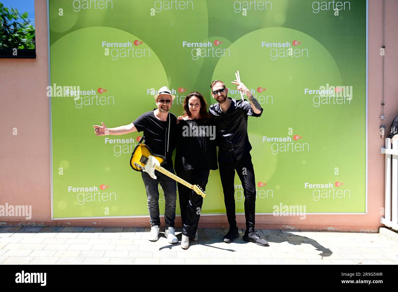 Judy Weiss und Band bei einem Auftritt in der TV-Show ZDF-Fernsehgarten ...