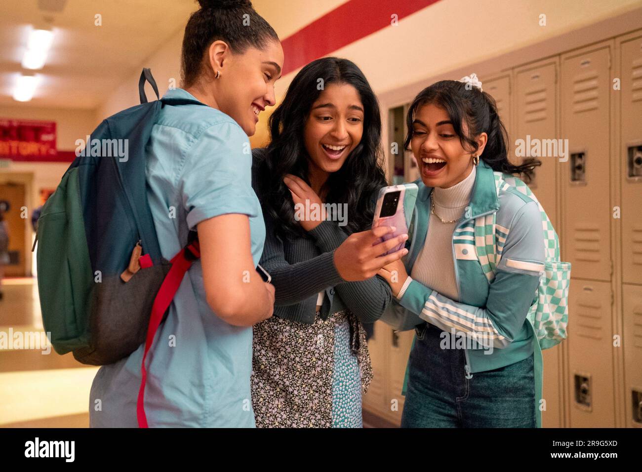 NEVER HAVE I EVER, from left: Lee Rodriguez, Maitreyi Ramakrishnan ...