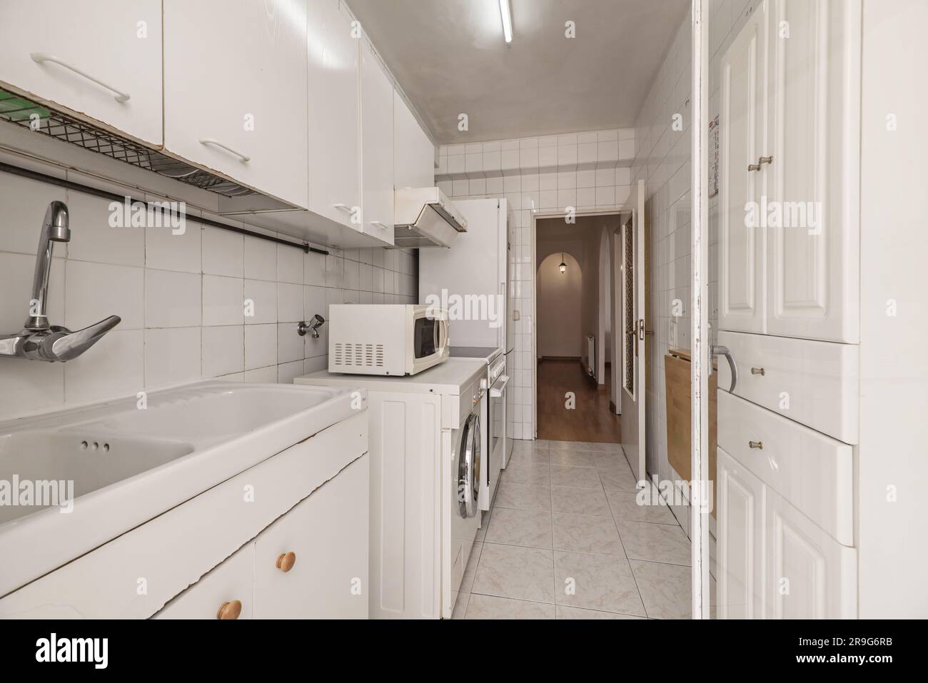 Loose cabinet door hi-res stock photography and images - Alamy