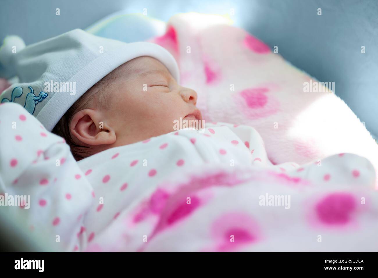 Newborn girl in the hospital on the day of her birth Stock Photo - Alamy