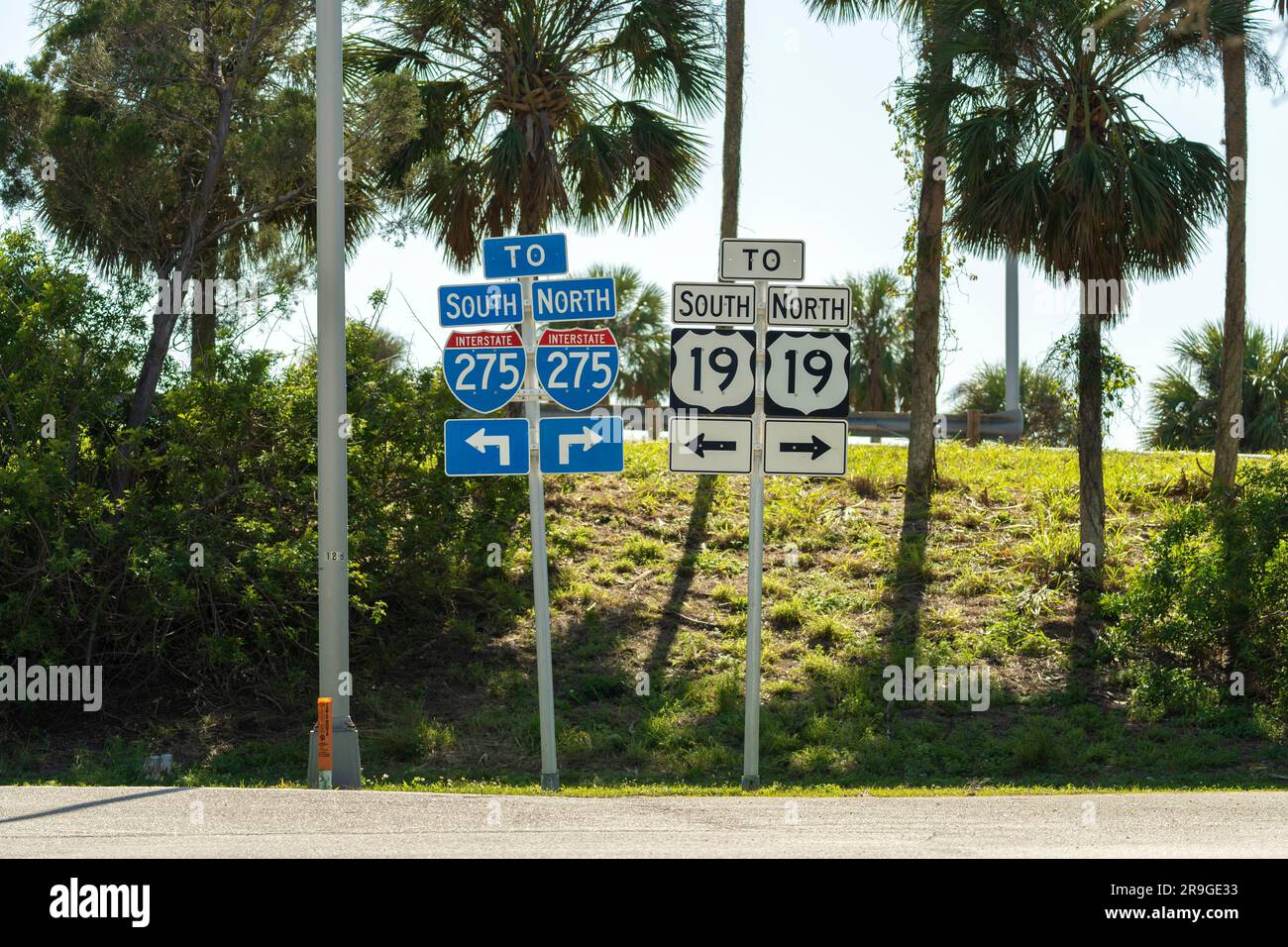 Blue direstional road sign indicating direction to I-275 freeway ...