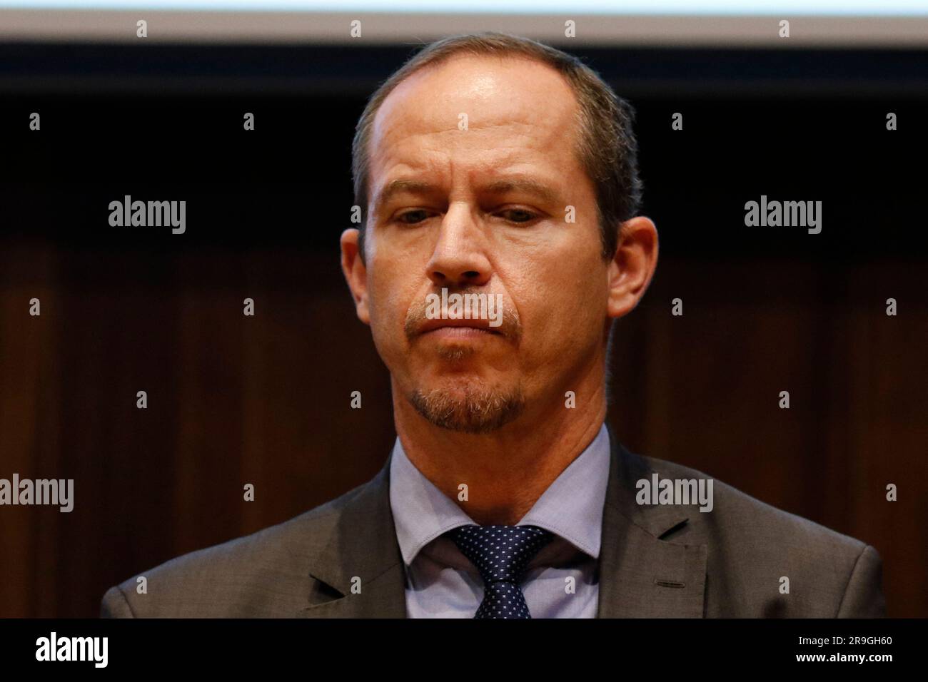 Portrait bureau hi-res stock photography and images - Alamy