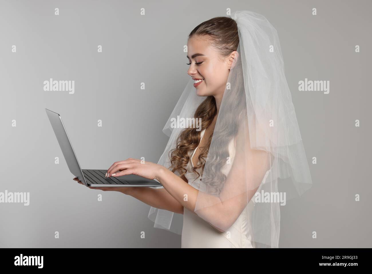 Profile happy smiling bride hi-res stock photography and images - Alamy