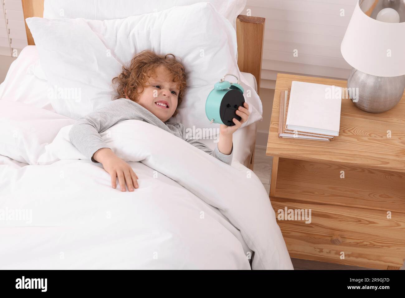 Child looking angry and calm hi-res stock photography and images - Alamy