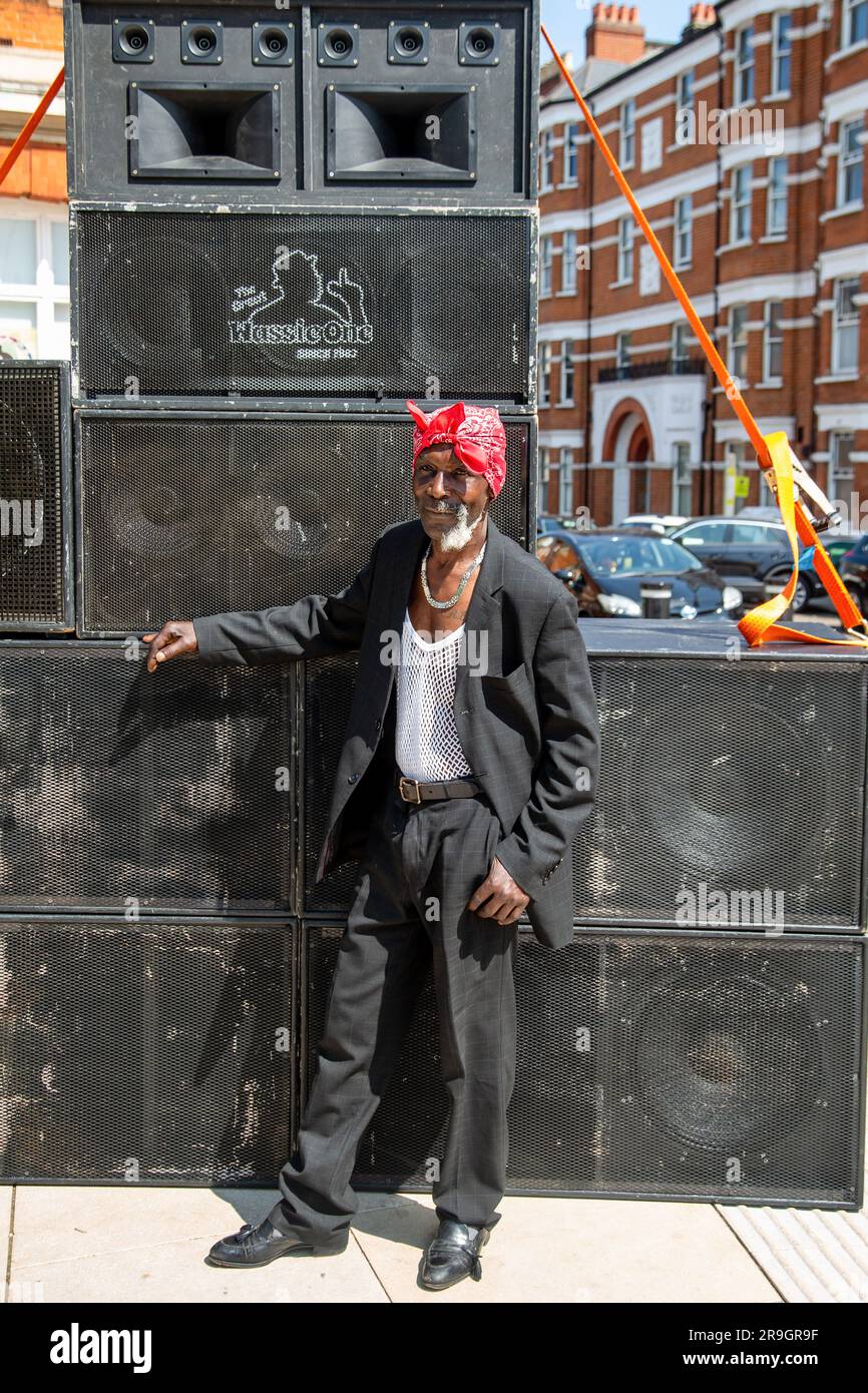 London, UK. 25th June, 2023. A man poses for photos in front of ...