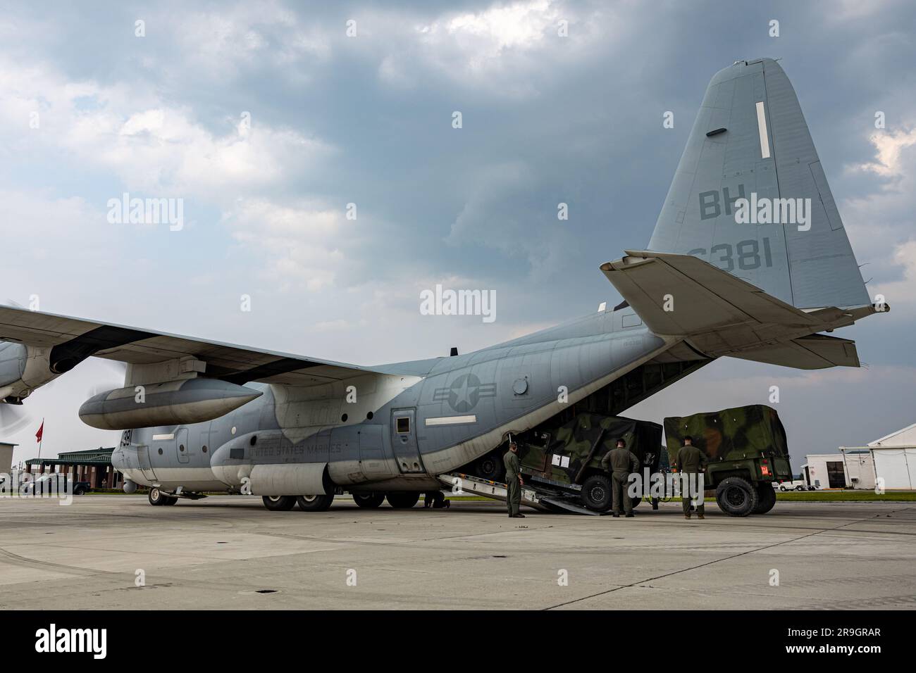 U.S. Marines with Marine Aerial Refueler Transport Squadron (VMGR) 252 ...
