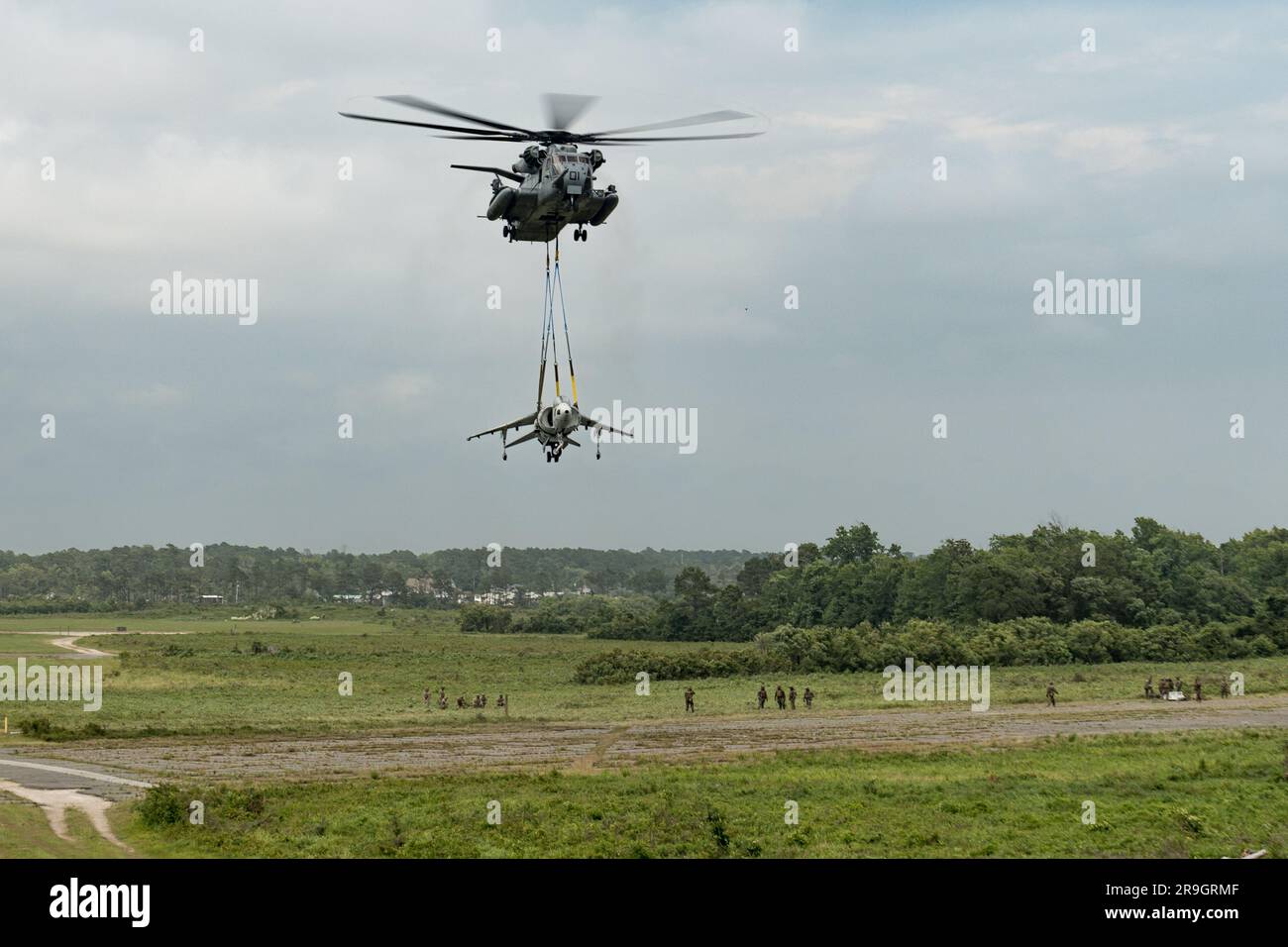 U.S. Marines with Marine Heavy Helicopter Squadron (HMH) 464 and Combat ...