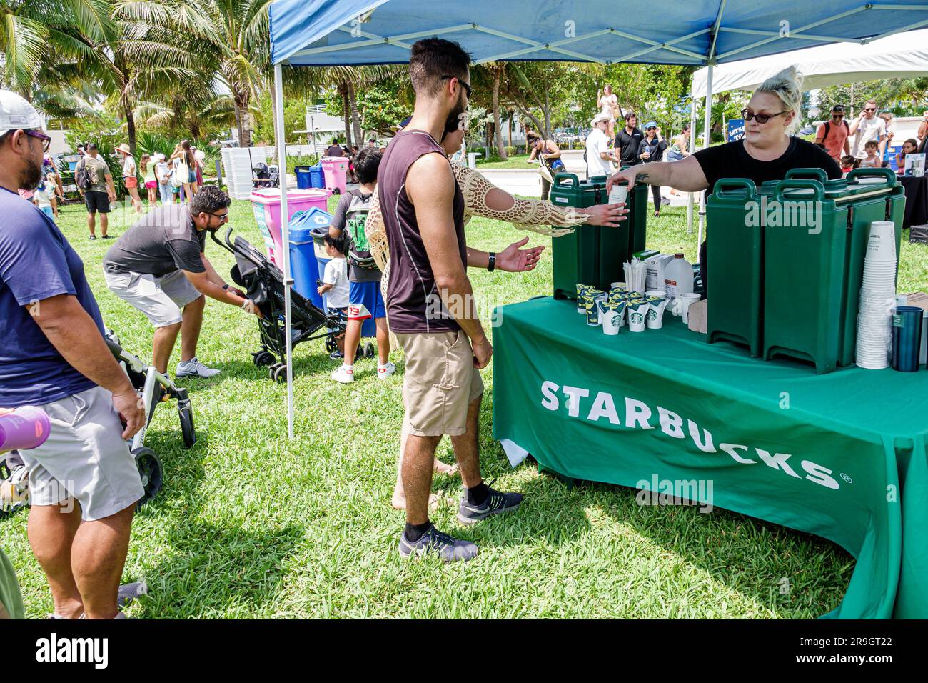 Free family friendly festival hi-res stock photography and images - Alamy