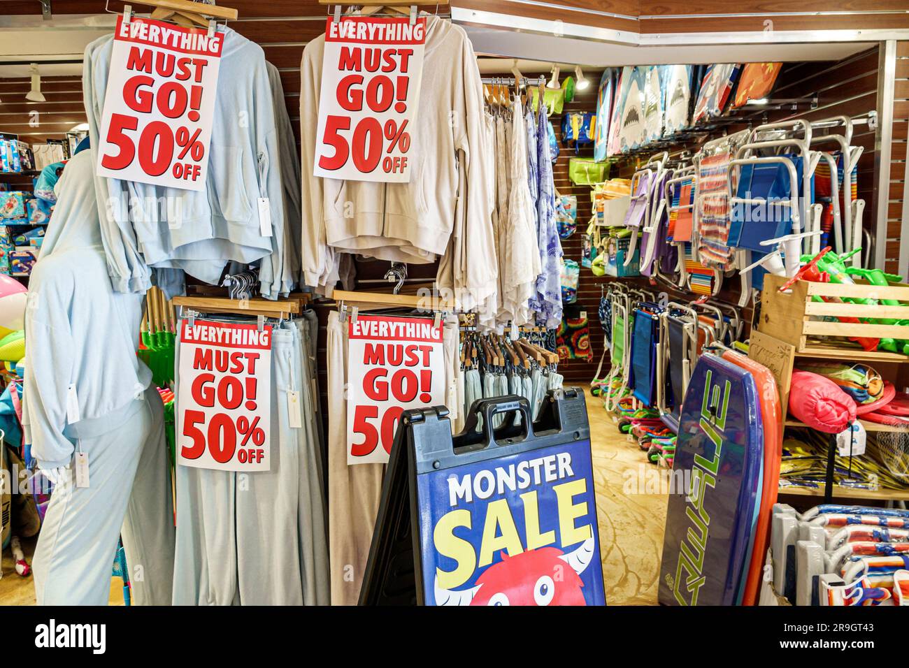 Surf 7420 clothing souvenir store business hi-res stock photography and ...