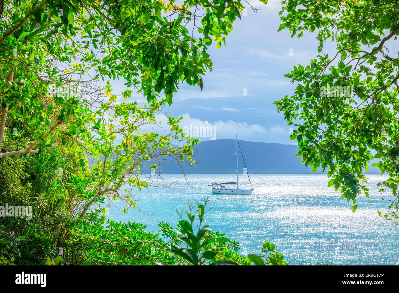 Fitzroy island travel hi-res stock photography and images - Alamy