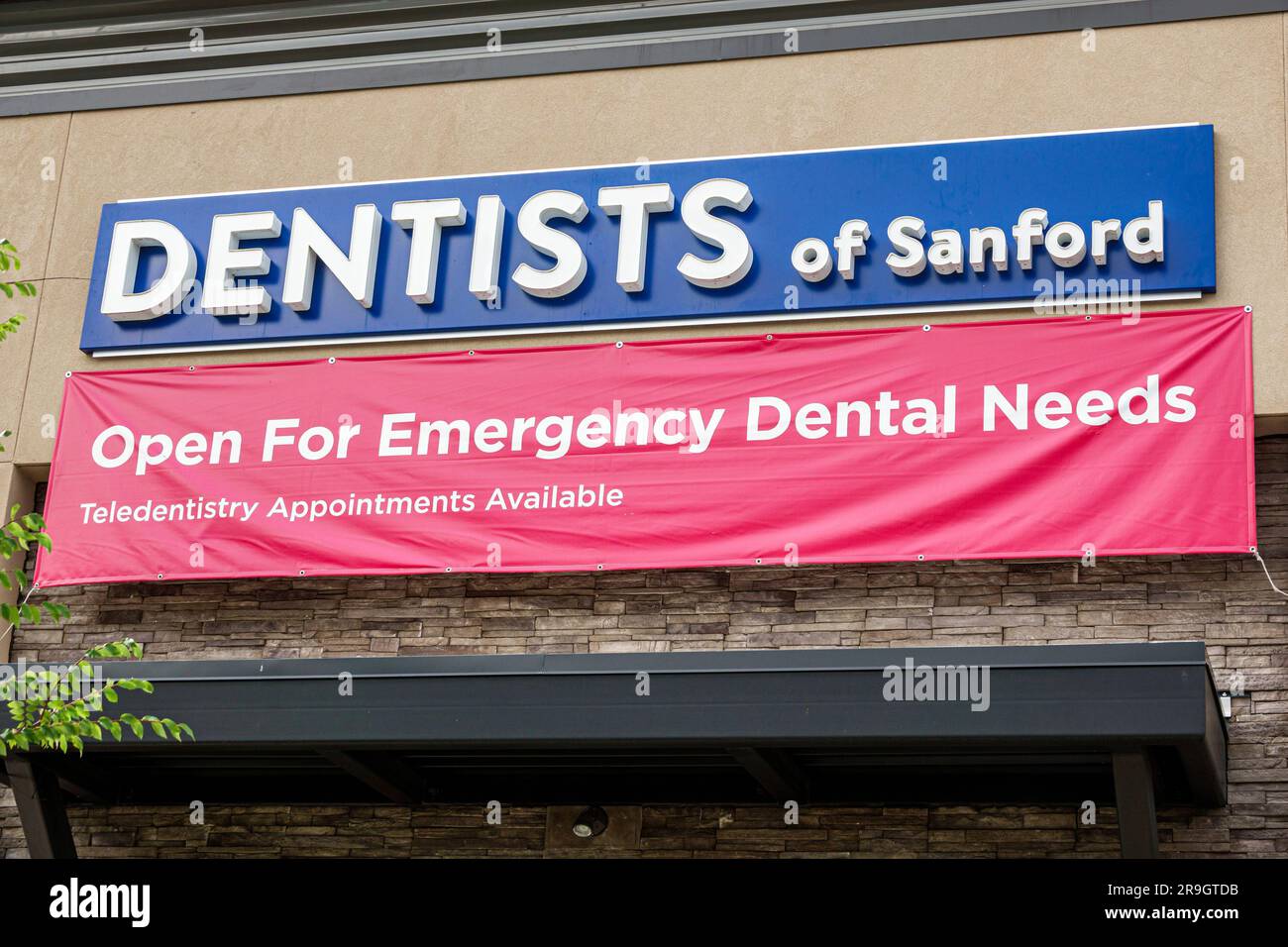 Dental office exterior hi-res stock photography and images - Alamy