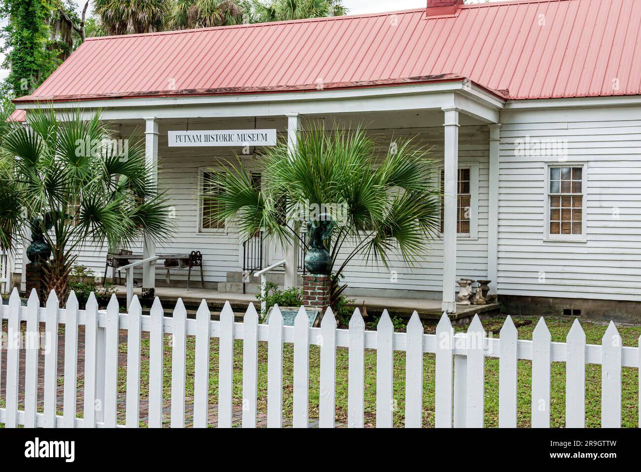 Palatka Florida,Putnam Historic Museum white picket fence Stock Photo ...