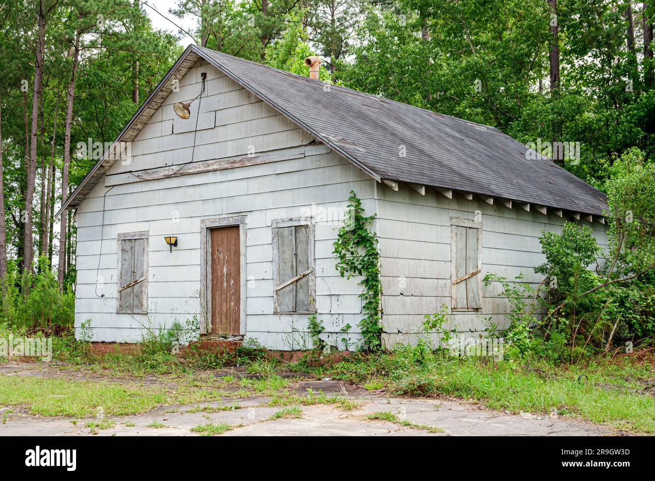 Abandoned vacant boarded up empty unoccupied building hi-res stock ...