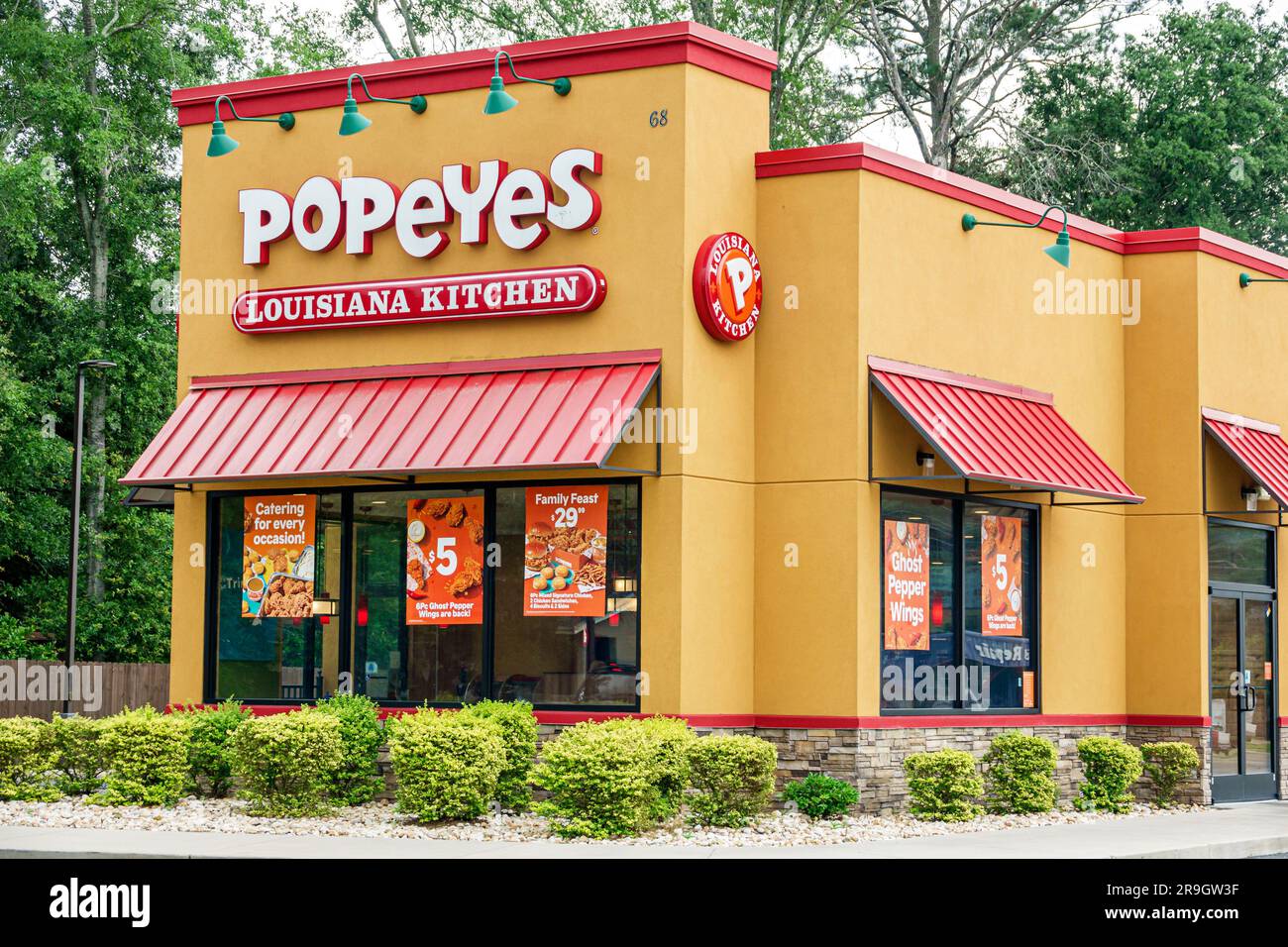 Popeyes louisiana kitchen hi-res stock photography and images - Alamy