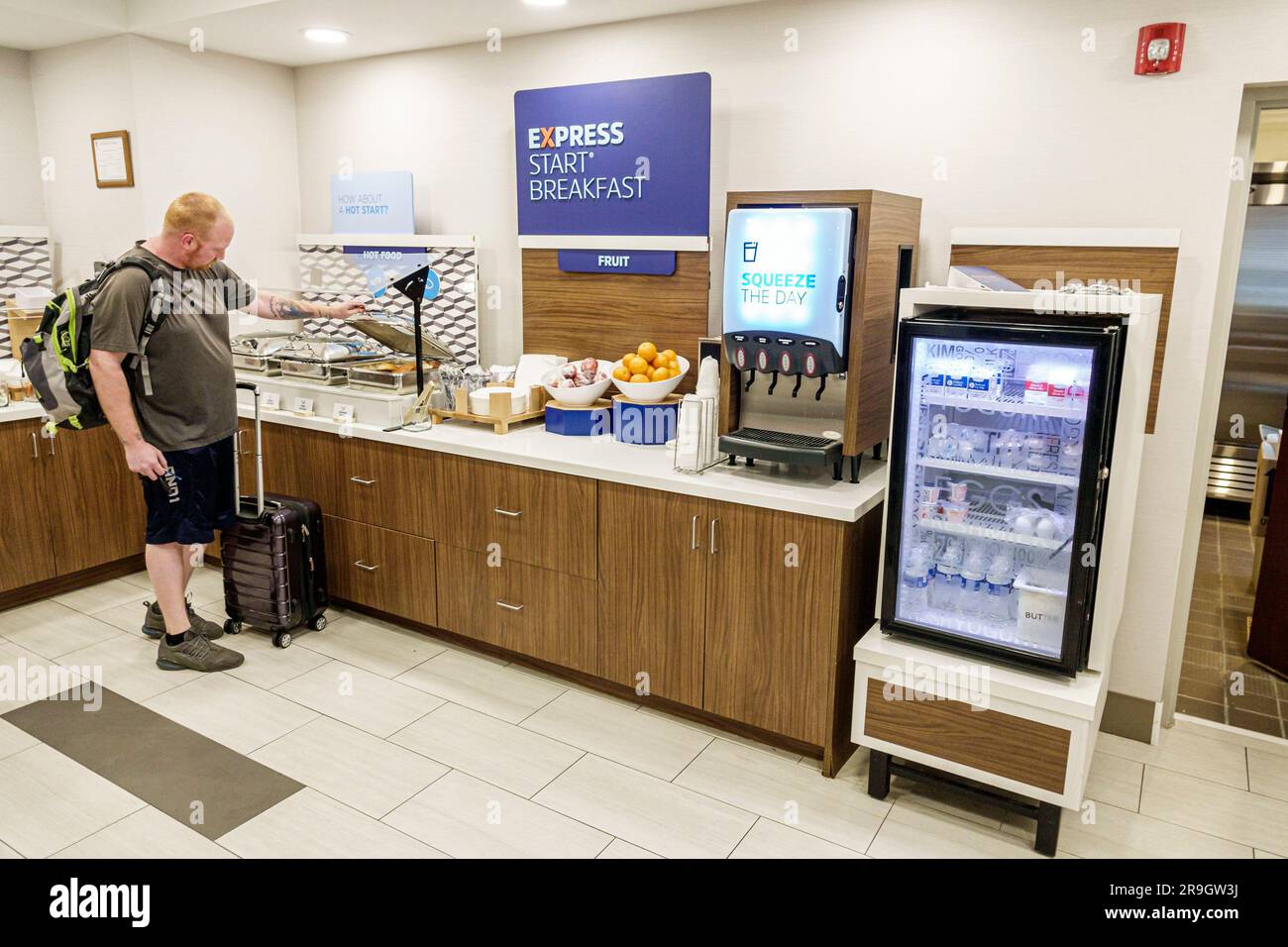 Person inside suitcase hi-res stock photography and images - Alamy