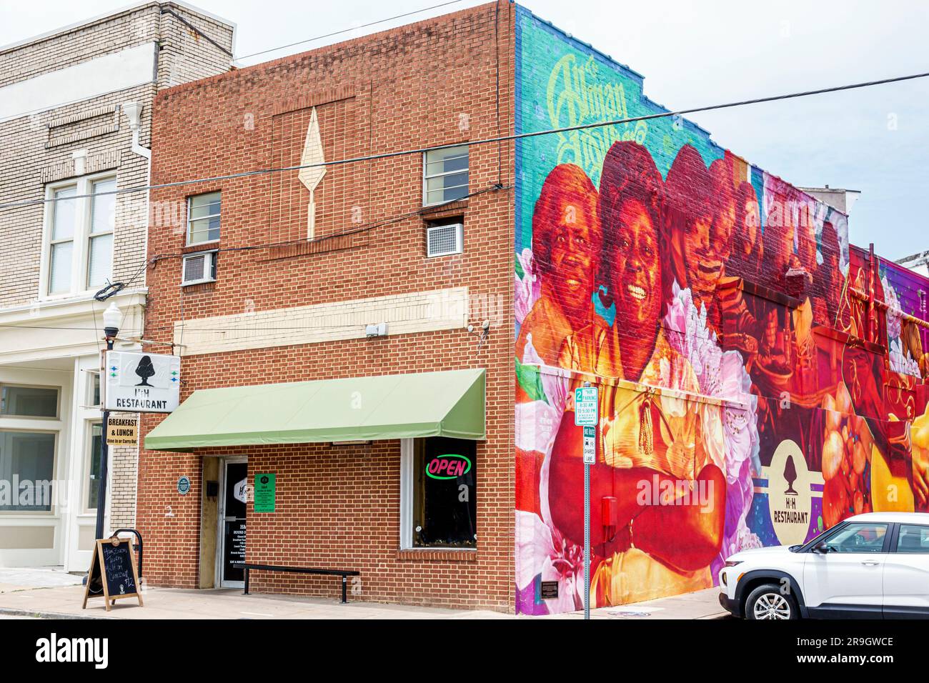 Macon Georgia,H&H H & H Soul Food restaurant,outside exterior,building ...