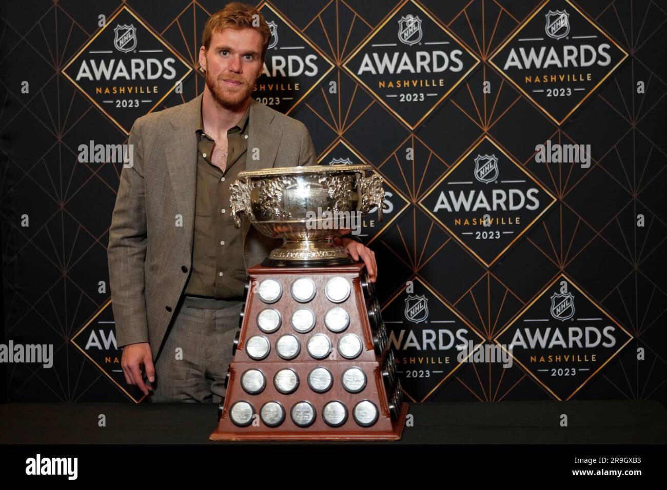 Edmonton Oilers hockey player Connor McDavid poses with the Art Ross ...
