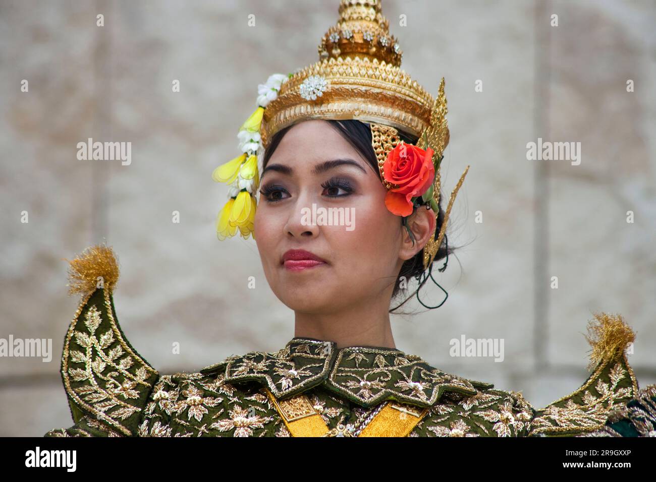Beautiful young cambodian woman hi-res stock photography and images - Alamy