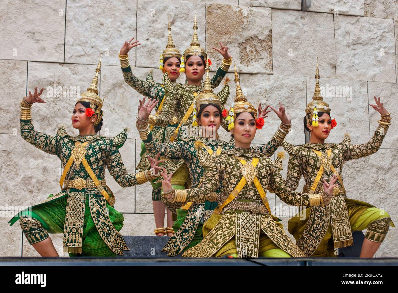 Cambodian hi-res stock photography and images - Alamy