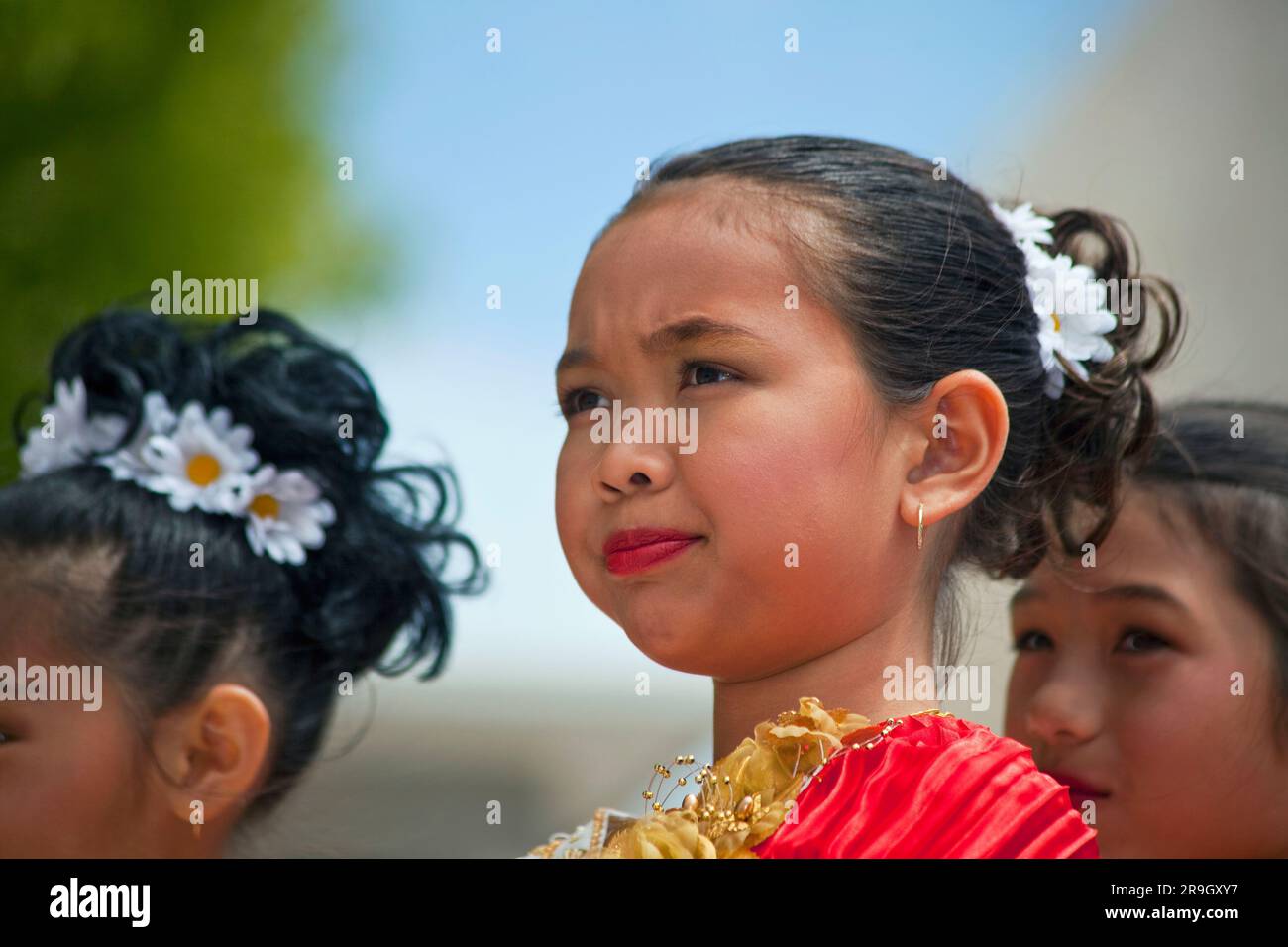 Cambodian dancing girl hi-res stock photography and images - Alamy