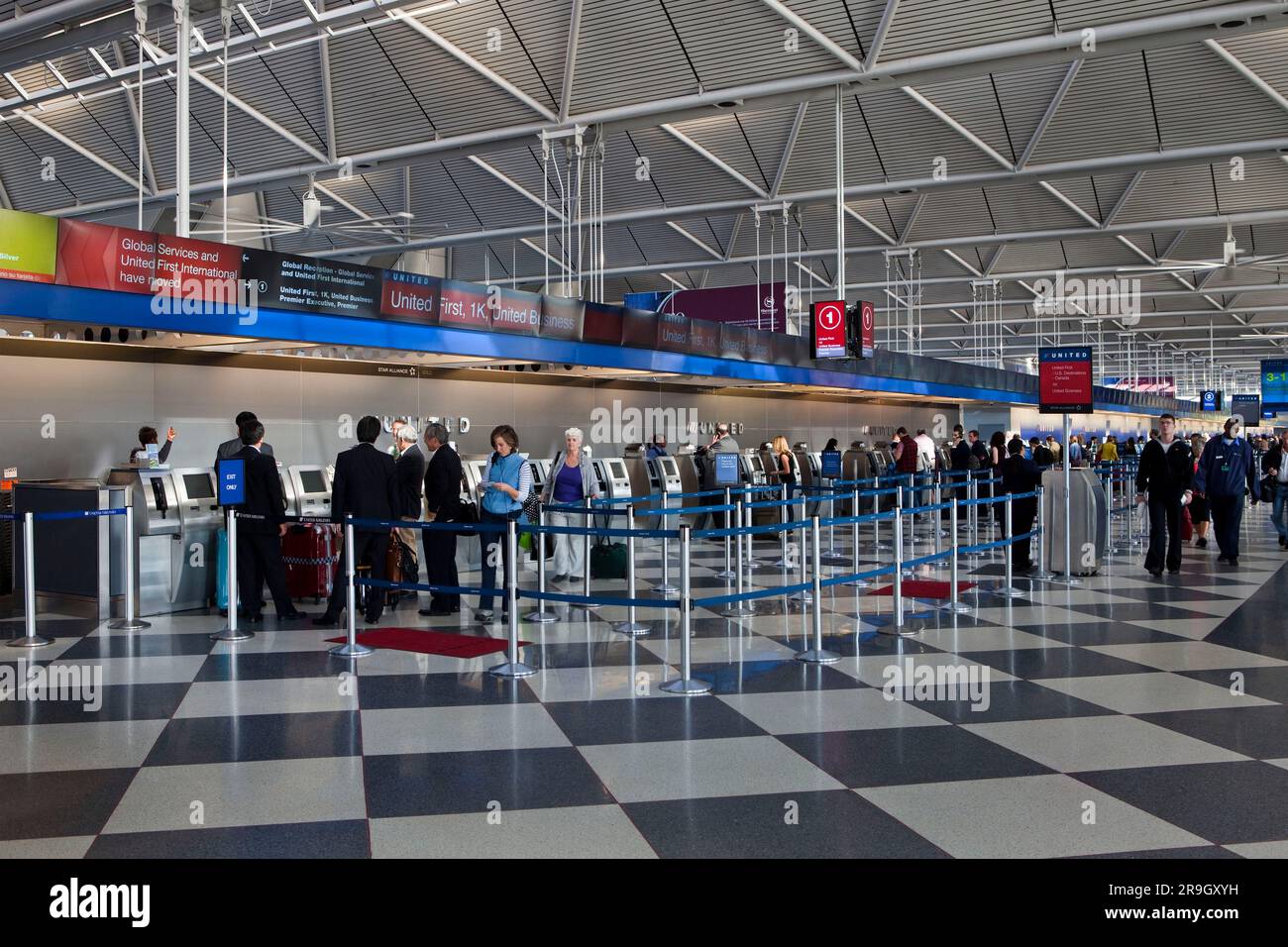 Check in counter dawn O'Hare Airport Chicago IL H Stock Photo - Alamy