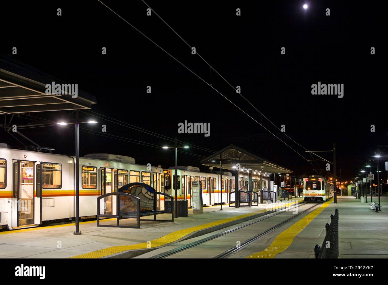 Railway rail tracks at night hi-res stock photography and images - Alamy