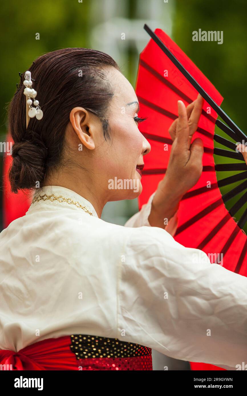 Traditional folk dancer with fan at Korean Festival, Getty Center, Los ...