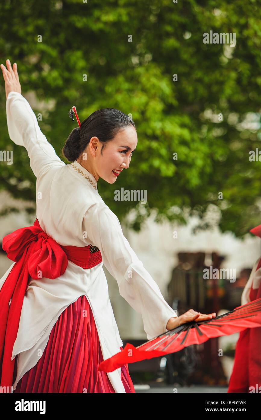Traditional folk dancer with fan at Korean Festival, Getty Center, Los ...