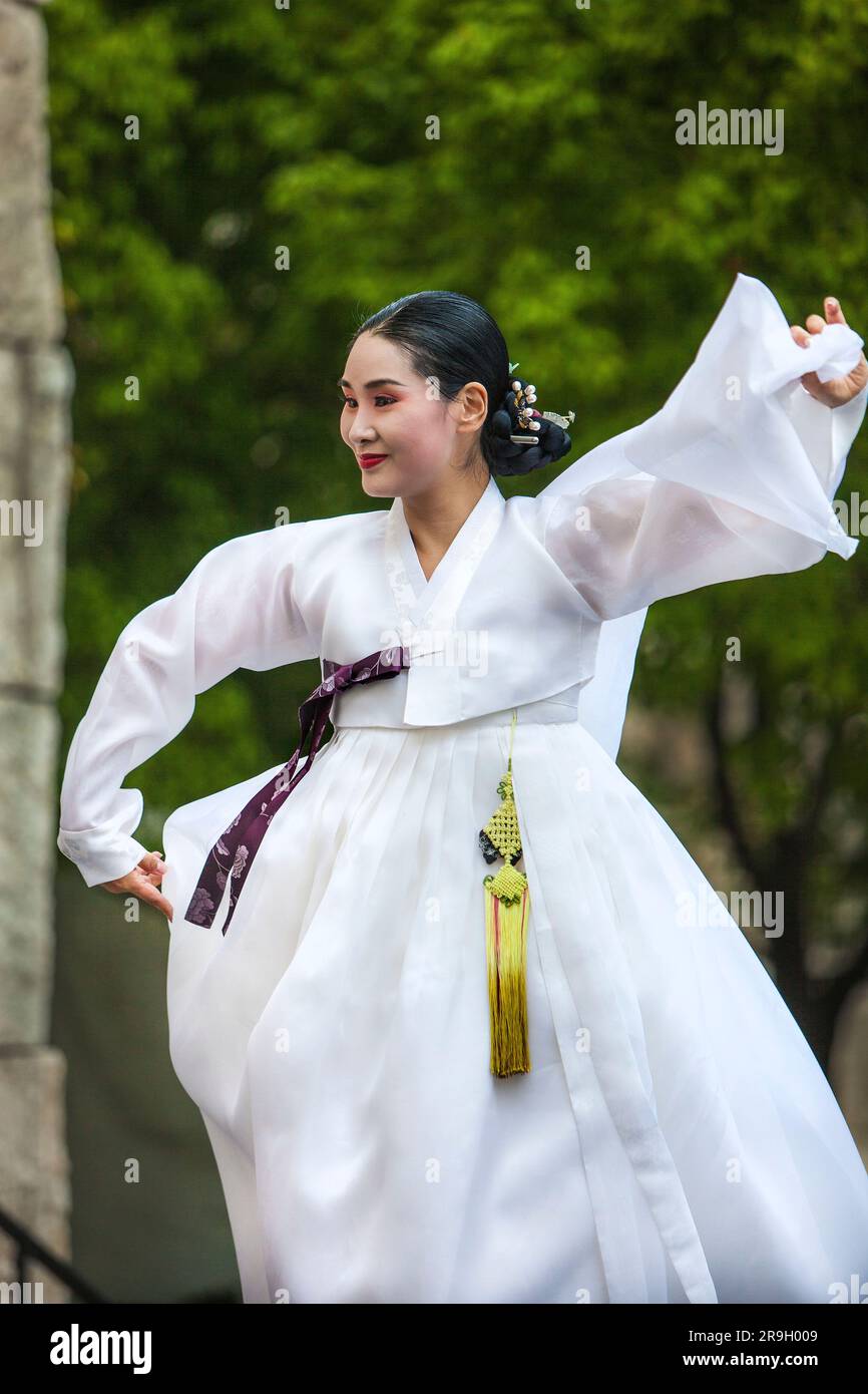 Traditional folk dancer at Korean Festival at the Getty Center in Los ...