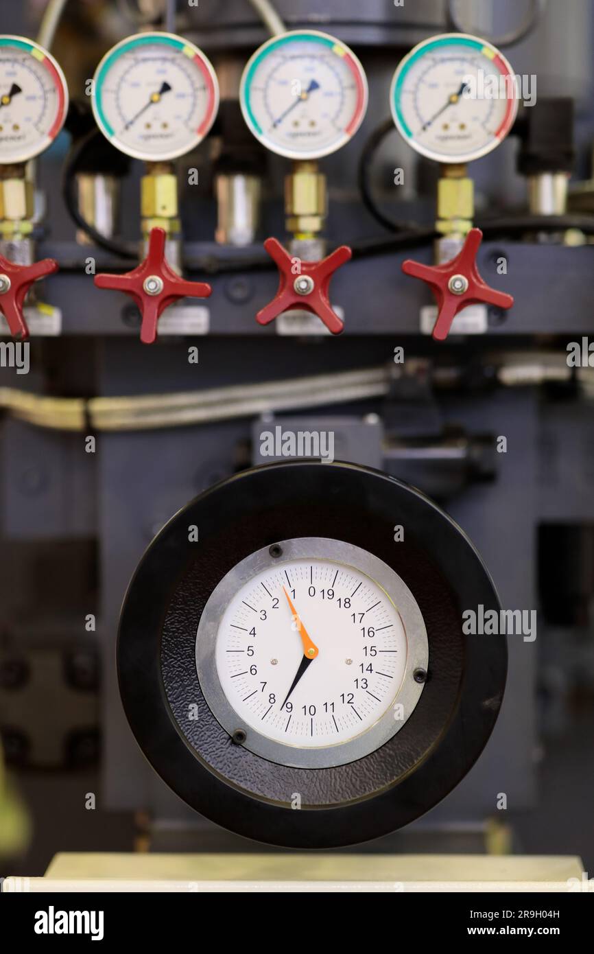 Pressure control valves شهقؤقشبف hi-res stock photography and images ...