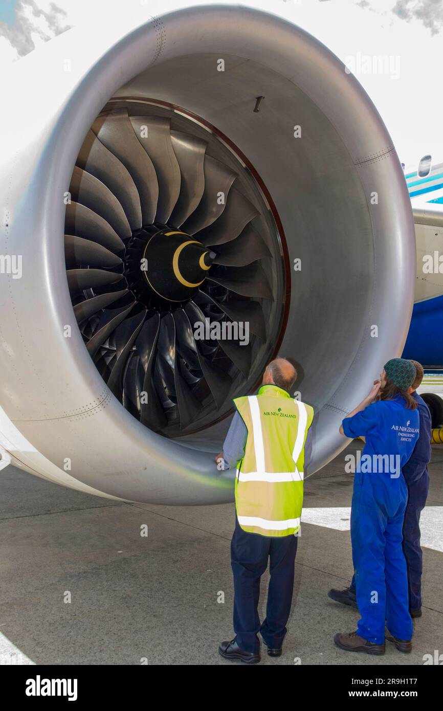 Jet engine test hi-res stock photography and images - Alamy