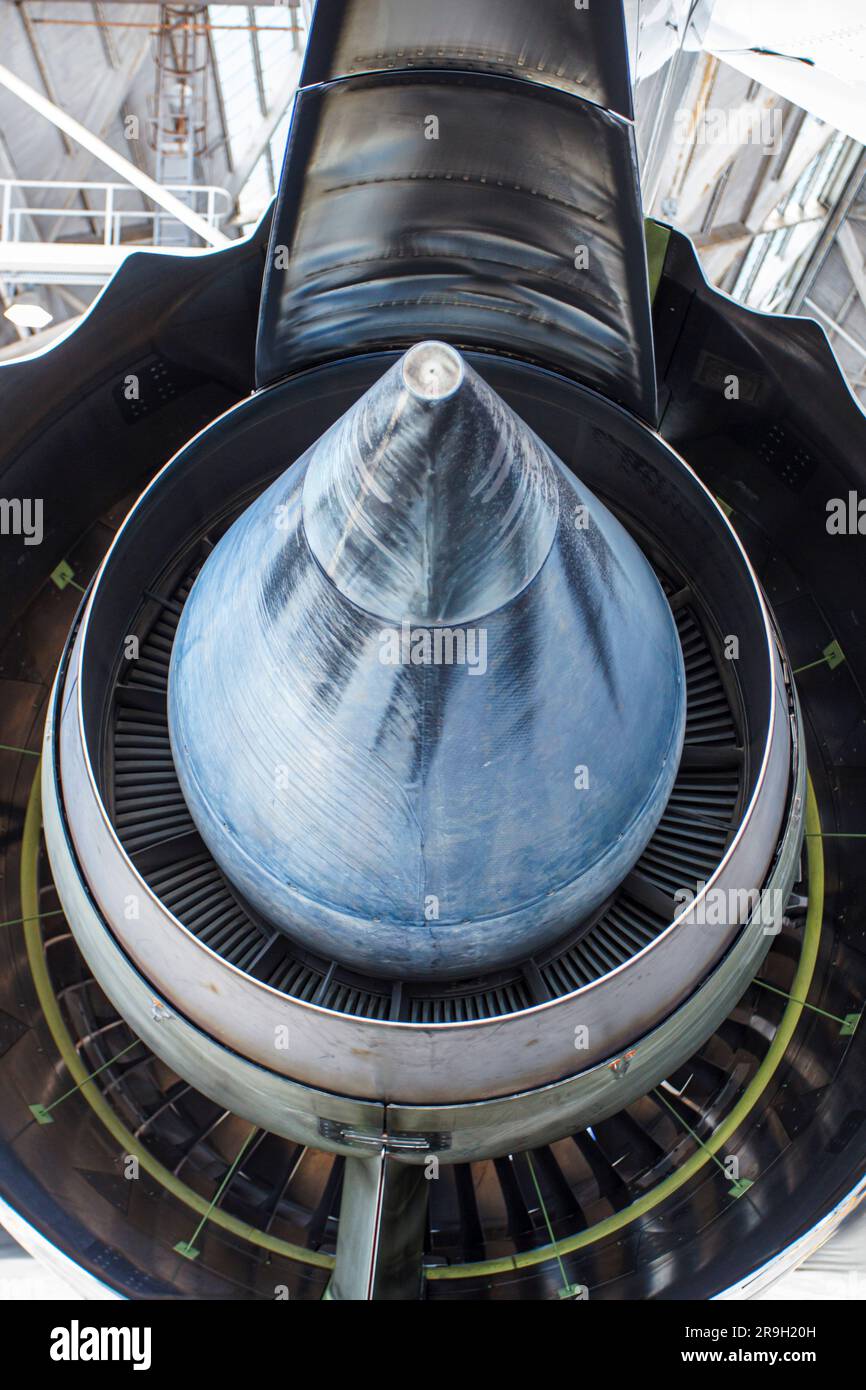 One of the engines on the first test Boeing 787 Dreamliner aircraft ...