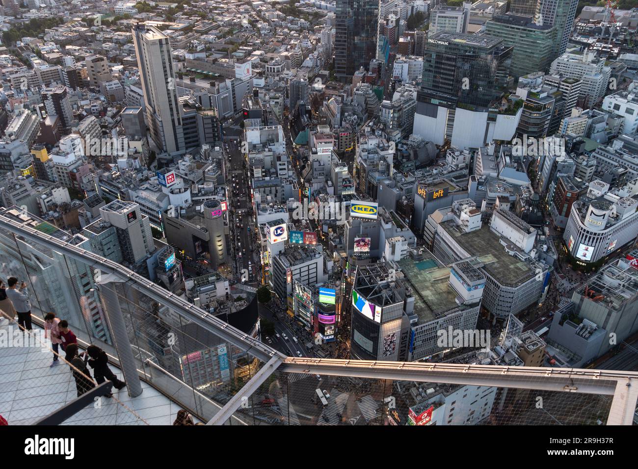 Aerial view crossing famous shibuya hi-res stock photography and images ...