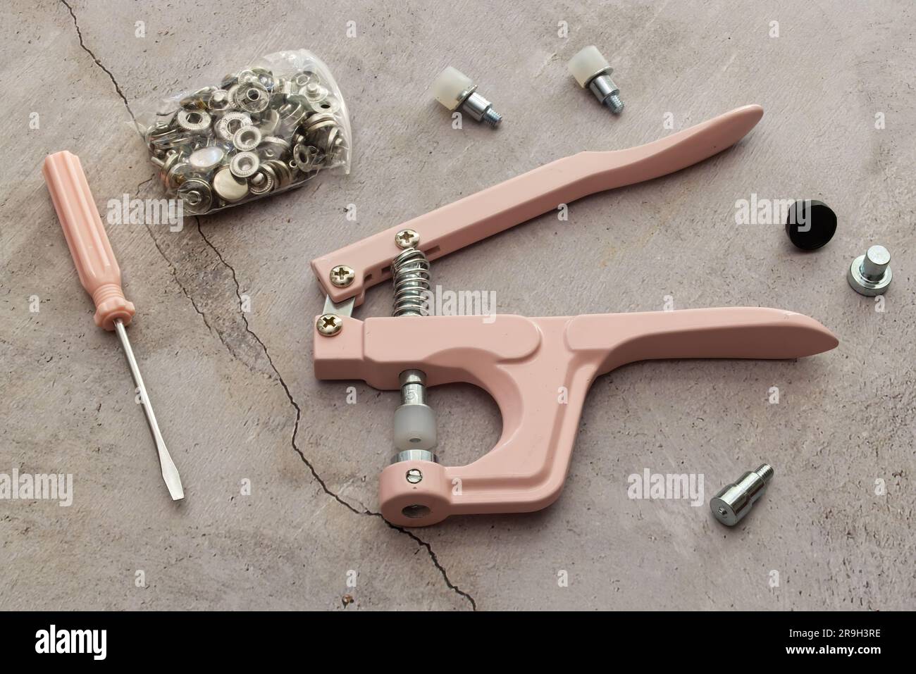 Stud crimper plier hi-res stock photography and images - Alamy