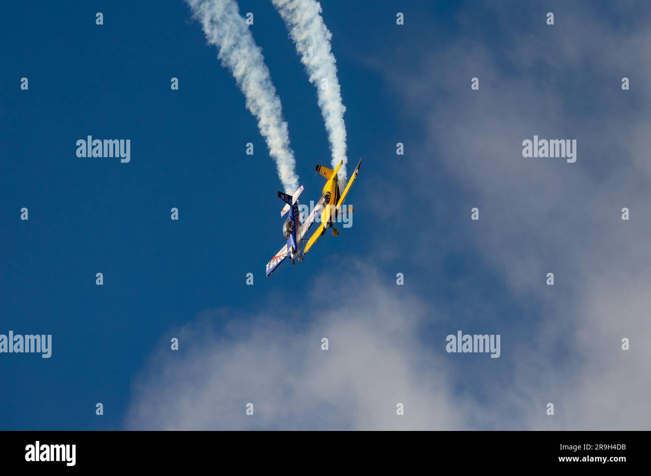 Two airplanes contrails high hi-res stock photography and images - Alamy