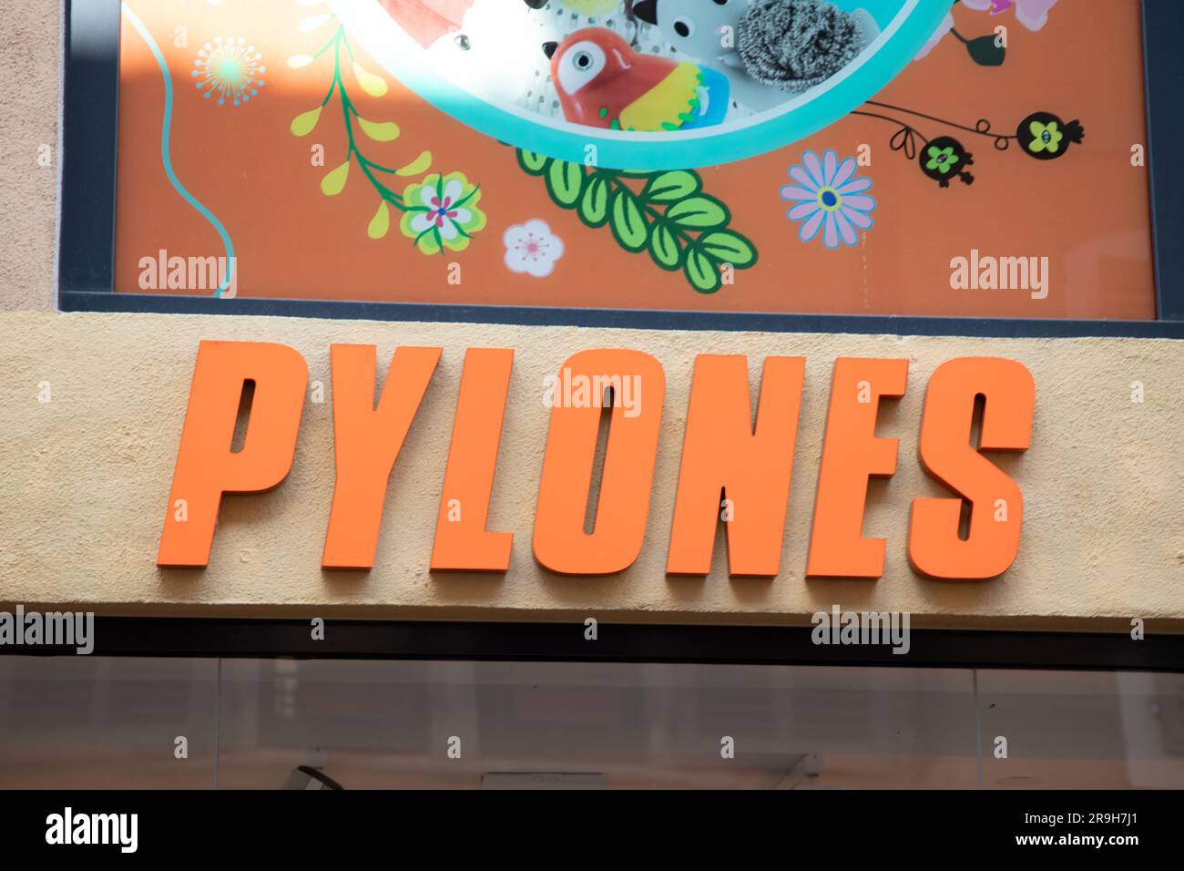 Bordeaux , Aquitaine France - 28 12 2022 : pylones logo brand and text ...