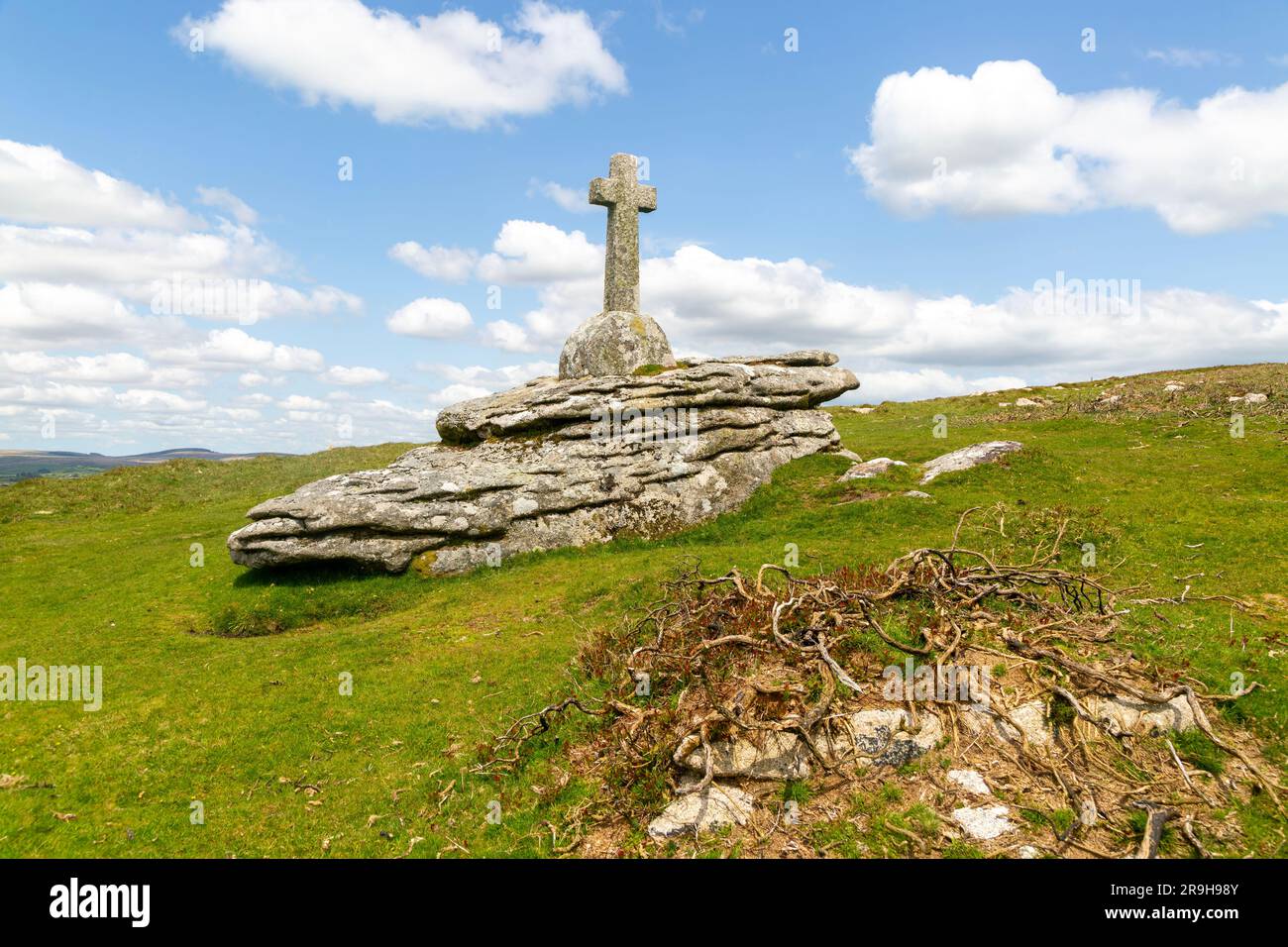 War remembrance monument Cave-Penney Memorial cross 1918, Corndon Down ...