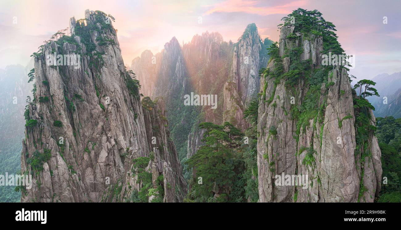 beginning to believe peak, Yellow Mountain, China Stock Photo - Alamy