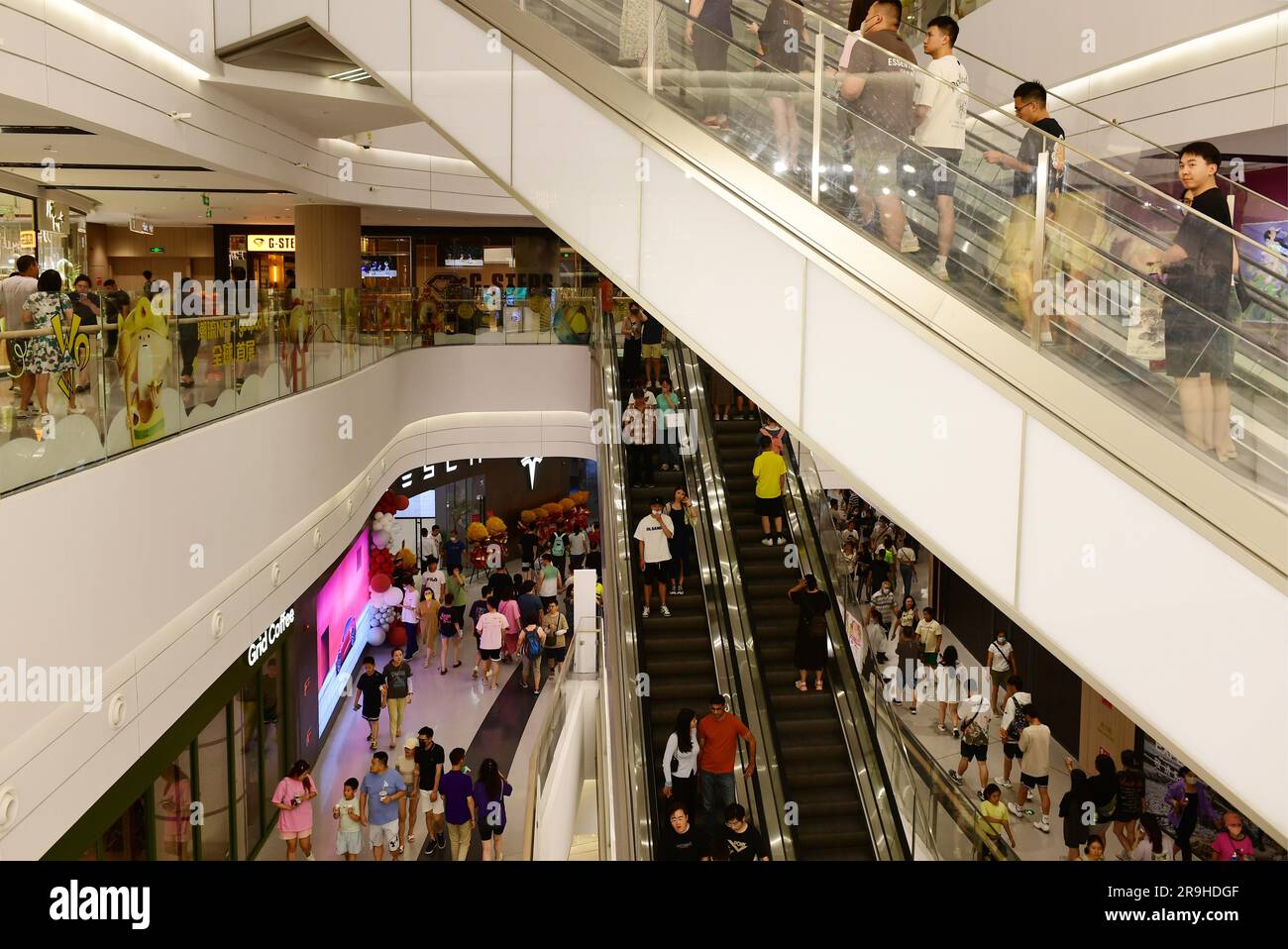 Visit the new Jingxi Joy City shopping mall in Beijing, China. 23rd ...