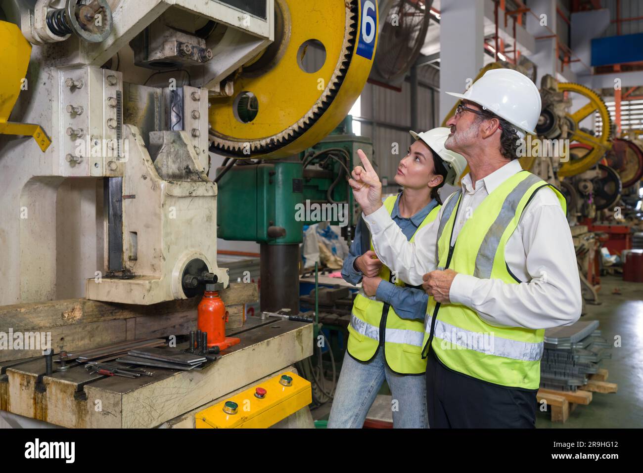 Senior engineer manager trains new employees within the metal sheet ...