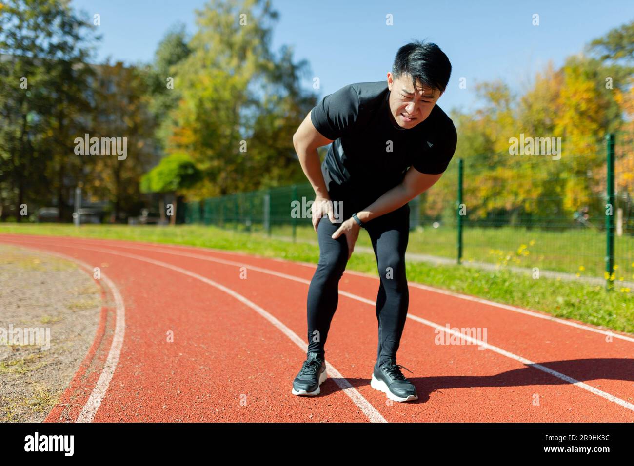 A runner injured his leg on a run in the afternoon, an Asian man has ...