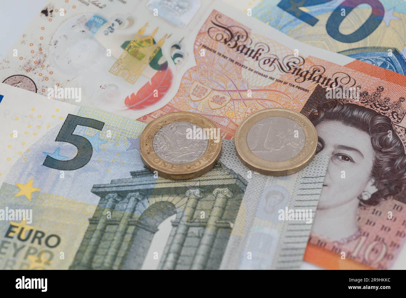Pound to euro 2025 hi-res stock photography and images - Alamy
