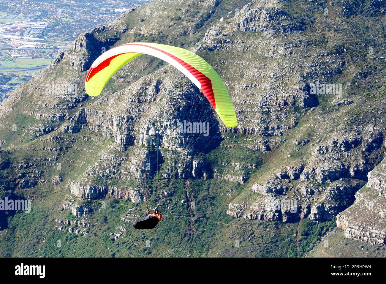 Paragliding in front of the front face of Table Mountain or with a city ...